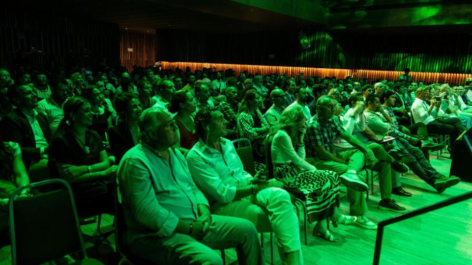 The new DIVENCE® range, unveiled at the World Buiatrics Congress in ...